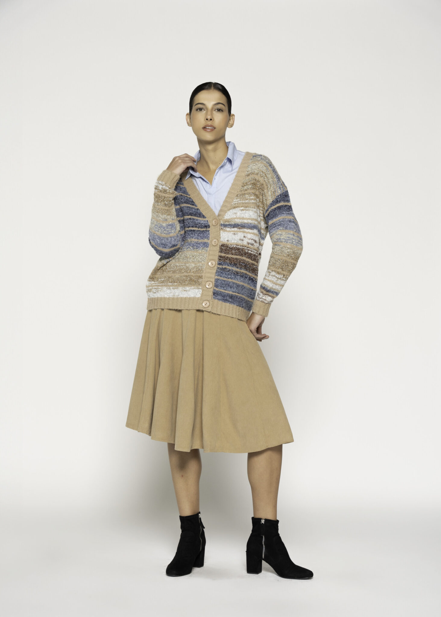 CARDIGAN A RAYAS BEIGE Y AZUL CON BOTONES | Emporio García