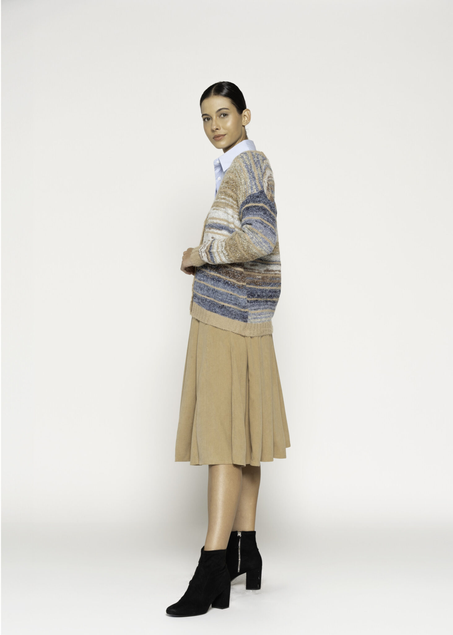 CARDIGAN A RAYAS BEIGE Y AZUL CON BOTONES | Emporio García